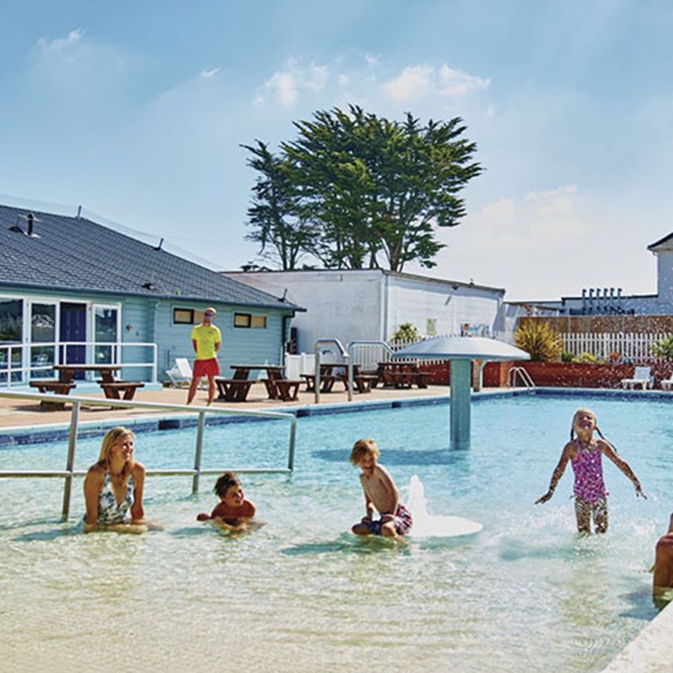 UK Holidays with Outdoor Pools | Parkdean Resorts