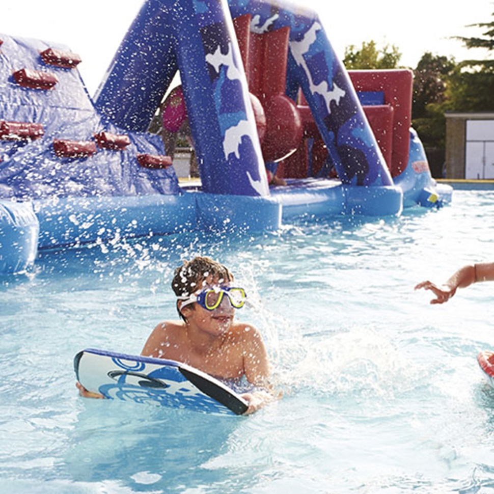 UK Holidays with Outdoor Pools | Parkdean Resorts